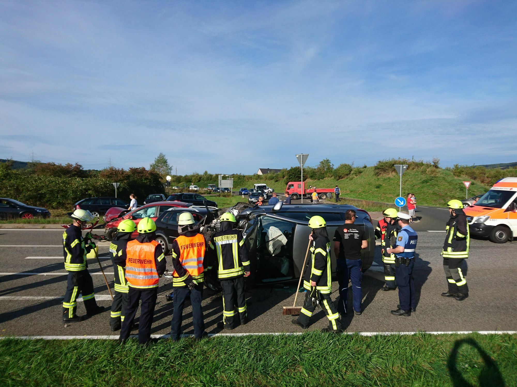 Vorfahrt missachtet: Vier Menschen auf der B 53 verletzt - Stadt Trier - Wochenspiegel
