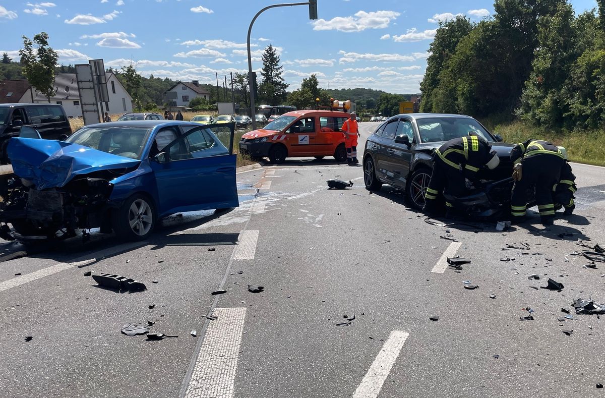 Rote Ampel missachtet: Vier Personen bei Frontal-Crash verletzt - Landkreis Bad Kreuznach ...
