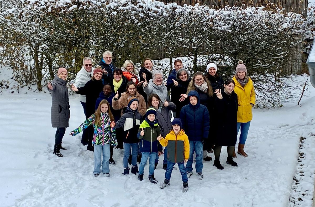 Weihnachtssingen am Bahnhof Monschau - Altkreis Monschau - Wochenspiegel