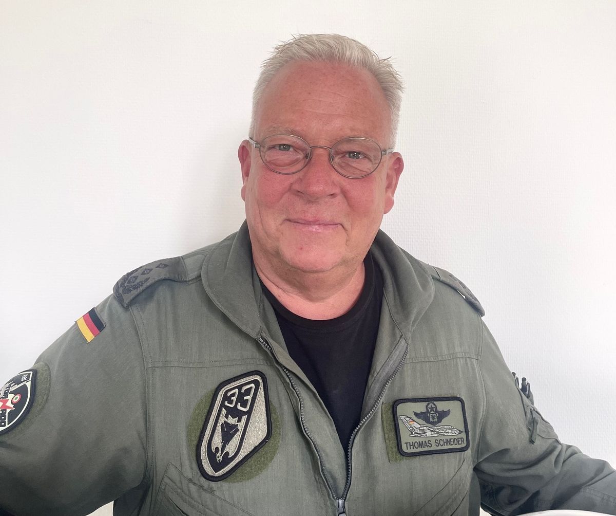 Oberst Thomas Schneider: "Ich gehe mit zwei weinenden Augen" - Kreis ...