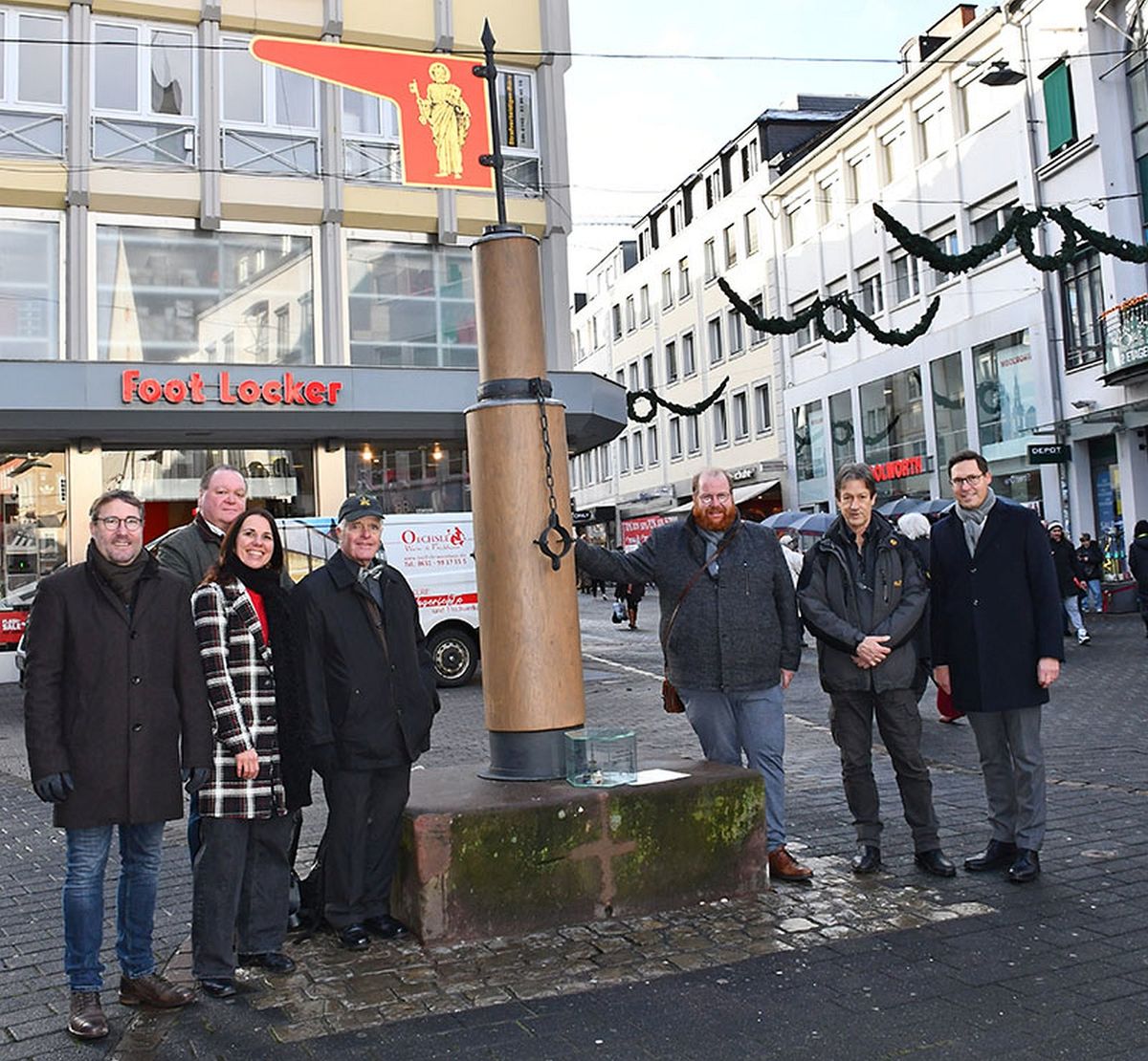 Mit dem Pranger kehrt ein Stück Trierer Geschichte in die Grabenstraße ...