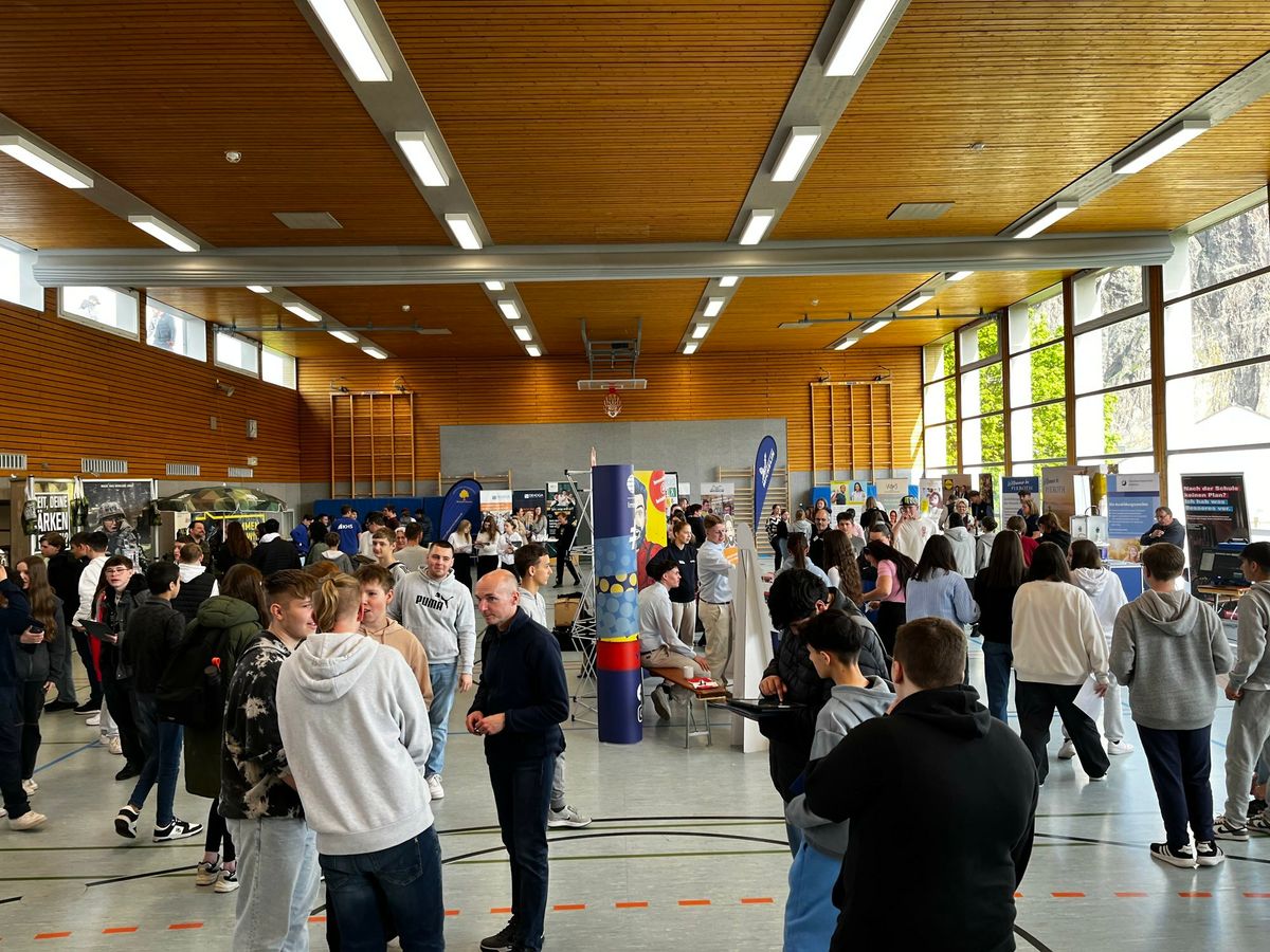 Berufs- und Studienorientierungstag der Realschule plus am Rotenfels 2024 - Landkreis Bad ...