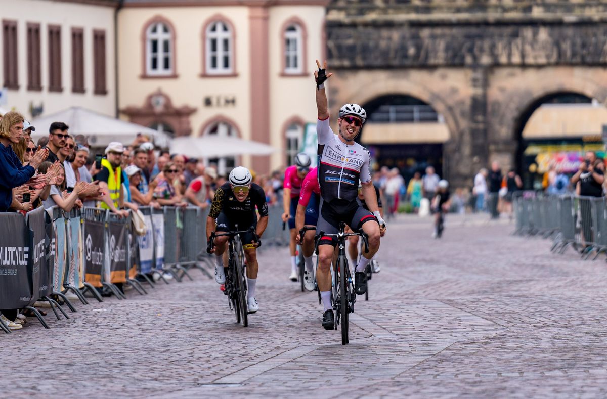 Topfavorit Joshua Asel gewinnt Trierer Radrennen zum 3. Mal - Stadt ...