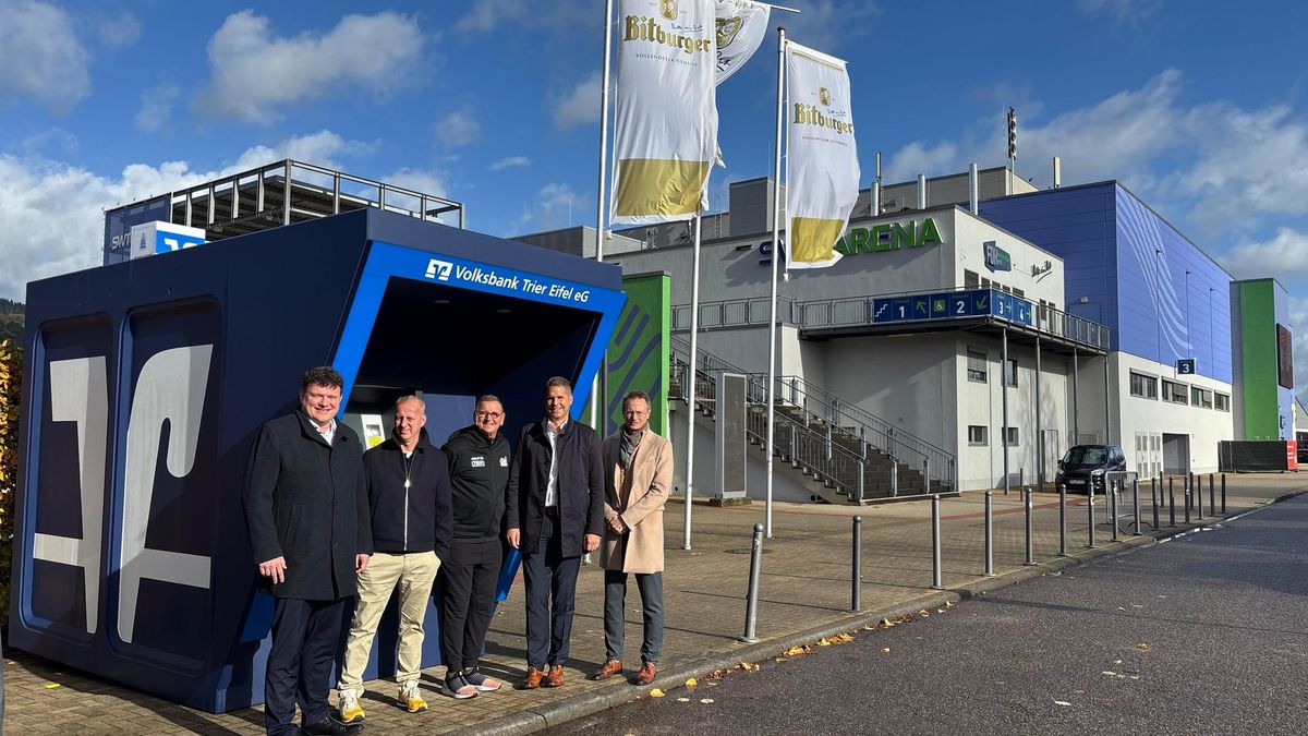 Volksbank Trier Eifel eröffnet neuen Geldautomaten an der SWT Arena ...