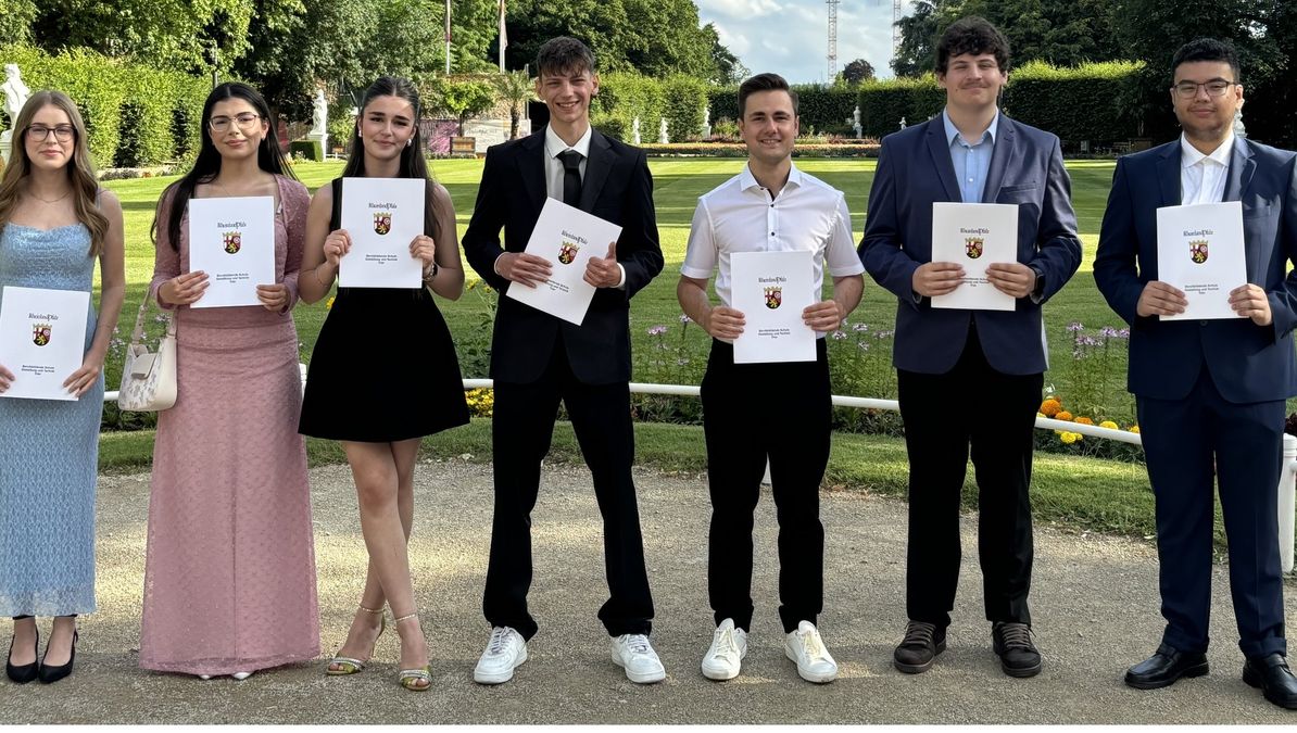 Erfolgreiche Abschlüsse der Berufsoberschulen an der BBS GuT - Stadt ...