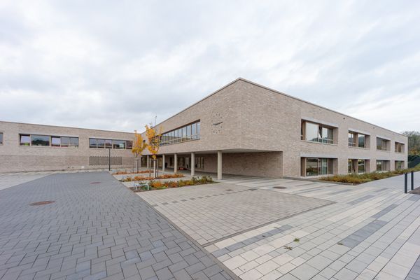 Frida-Kahlo-Schule: Modernes Schulgebäude setzt Maßstäbe in Inklusion und Nachhaltigkeit - Kreis ...