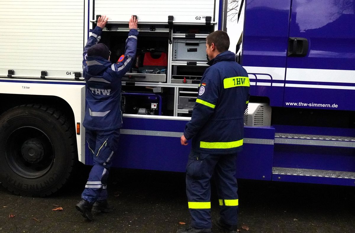Einsatzbekleidung eingetroffen: THW Simmern in neuem Look - Rhein ...